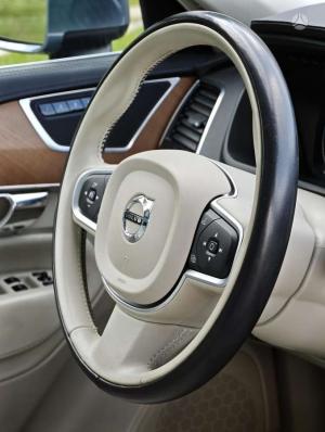 Grey Volvo XC90 2016 in Vilnius, with an engine capacity of 1.97 L and mileage of 172 thousand km for 18800 €, photo 17 on AUTOMOTO.COM.LV