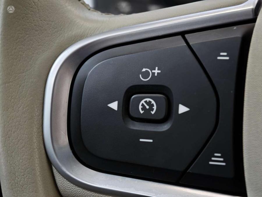 Grey Volvo XC90 2016 in Vilnius, with an engine capacity of 1.97 L and mileage of 172 thousand km for 18800 €, photo 18 on AUTOMOTO.COM.LV