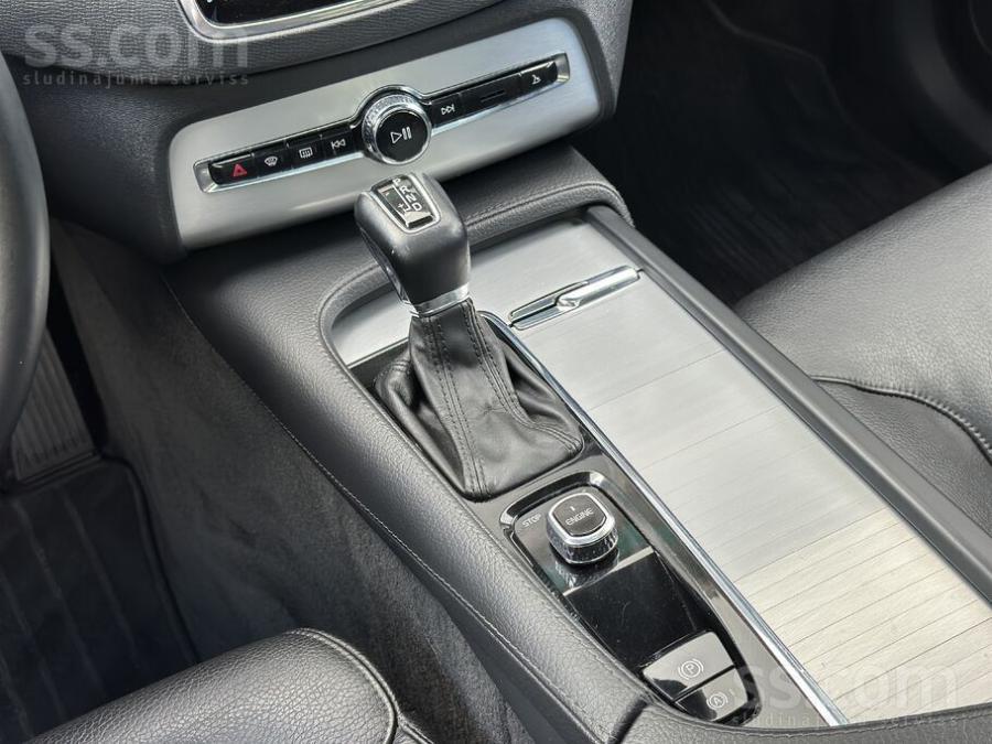 Grey Volvo XC90 2016 in Riga, with an engine capacity of 2.00 L and mileage of 177 thousand km for 20000 €, photo 20 on AUTOMOTO.COM.LV
