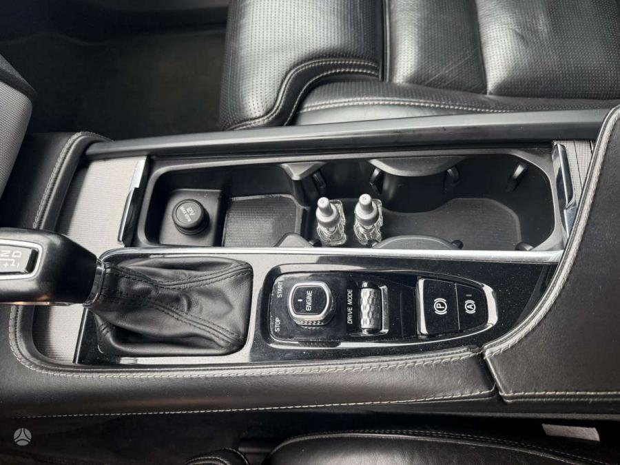 Pelēks Volvo XC90 2016 Marijampole, ar dzinēja tilpumu 2.00 L un nobraukumu 309 tūkst. km par 16495 €, foto 21 vietnē AUTOMOTO.COM.LV