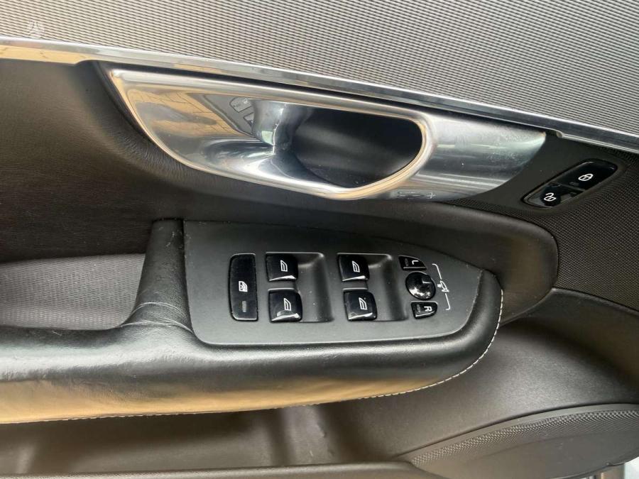 Pelēks Volvo XC90 2016 Marijampole, ar dzinēja tilpumu 2.00 L un nobraukumu 309 tūkst. km par 16495 €, foto 22 vietnē AUTOMOTO.COM.LV