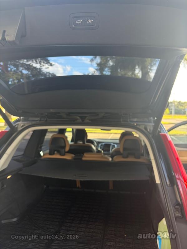 Grey Volvo XC90 2016 in Tallinn, with an engine capacity of 2.00 L and mileage of 230 thousand km for 21500 €, photo 11 on AUTOMOTO.COM.LV