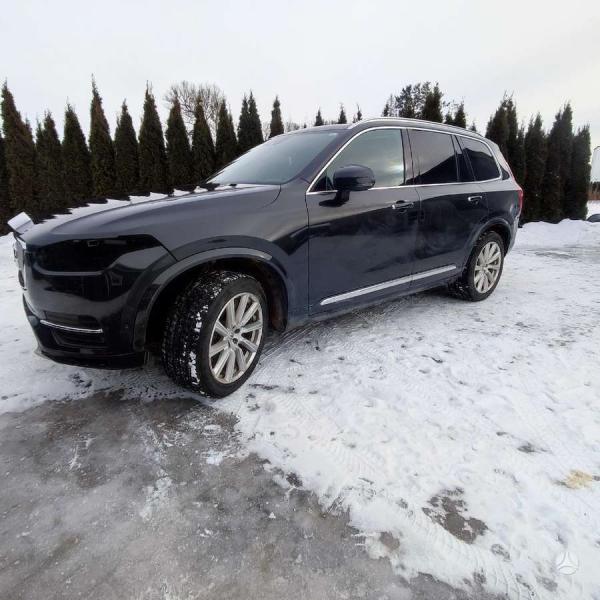 Pelēks Volvo XC90 2017 Alīta, ar dzinēja tilpumu 1.97 L un nobraukumu 141 tūkst. km par 14254 €, foto 2 vietnē AUTOMOTO.COM.LV