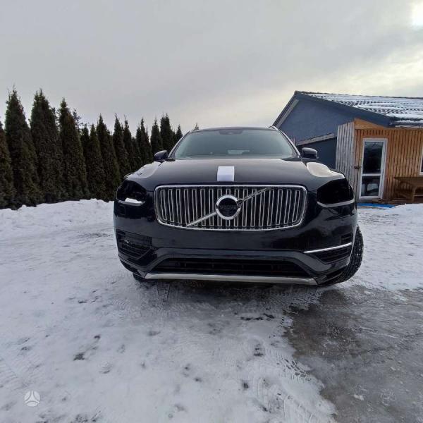 Pelēks Volvo XC90 2017 Alīta, ar dzinēja tilpumu 1.97 L un nobraukumu 141 tūkst. km par 14254 €, foto 4 vietnē AUTOMOTO.COM.LV