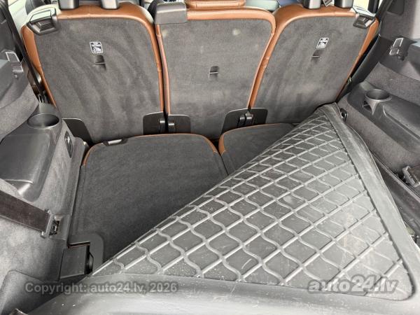 Grey Volvo XC90 2017 in Jogeva, with an engine capacity of 2.00 L and mileage of 265 thousand km for 27499 €, photo 8 on AUTOMOTO.COM.LV