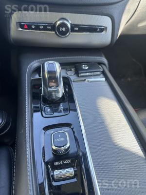 Grey Volvo XC90 2017 in Riga, with an engine capacity of 2.00 L and mileage of 223 thousand km for 28000 €, photo 10 on AUTOMOTO.COM.LV