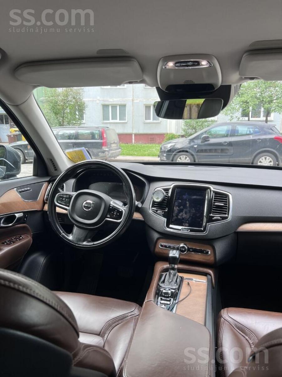 Grey Volvo XC90 2017 in Riga, with an engine capacity of 2.00 L and mileage of 248 thousand km for 24500 €, photo 8 on AUTOMOTO.COM.LV