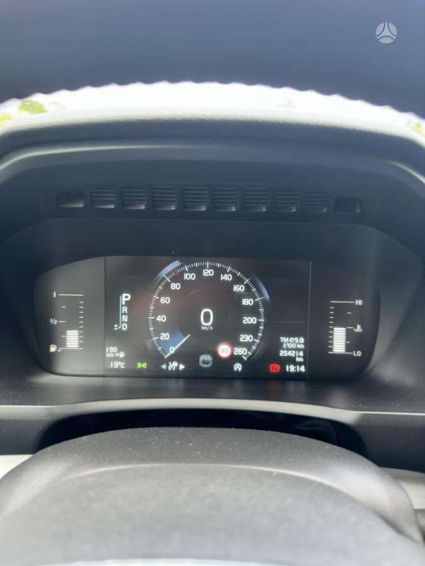 Pelēks Volvo XC90 2017 Šakiai, ar dzinēja tilpumu 1.97 L un nobraukumu 254 tūkst. km par 15000 €, foto 4 vietnē AUTOMOTO.COM.LV