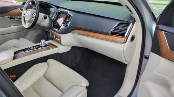 Pelēks Volvo XC90 2017 Rīga, ar dzinēja tilpumu 2.00 L un nobraukumu 298 tūkst. km par 22990 €, foto 4 vietnē AUTOMOTO.COM.LV