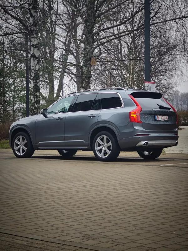 Grey Volvo XC90 2017 in Riga, with an engine capacity of 2.00 L and mileage of 276 thousand km for 18499 €, photo 1 on AUTOMOTO.COM.LV