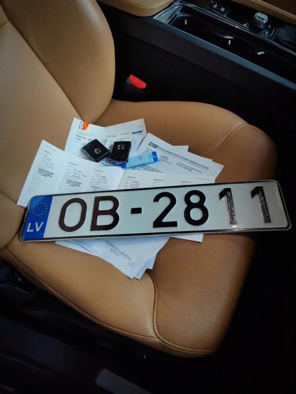 Grey Volvo XC90 2017 in Riga, with an engine capacity of 2.00 L and mileage of 276 thousand km for 18499 €, photo 5 on AUTOMOTO.COM.LV