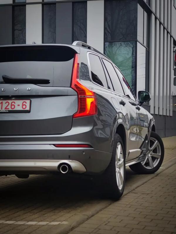 Grey Volvo XC90 2017 in Riga, with an engine capacity of 2.00 L and mileage of 276 thousand km for 18499 €, photo 9 on AUTOMOTO.COM.LV