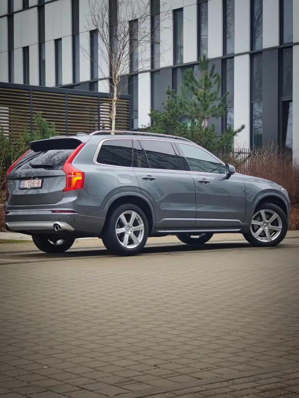 Grey Volvo XC90 2017 in Riga, with an engine capacity of 2.00 L and mileage of 276 thousand km for 18499 €, photo 10 on AUTOMOTO.COM.LV