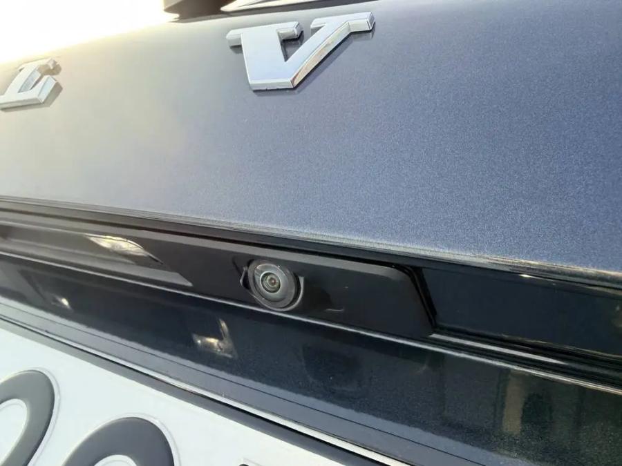 Grey Volvo XC90 2017 in Riga, with an engine capacity of 2.00 L and mileage of 168 thousand km for 23995 €, photo 8 on AUTOMOTO.COM.LV