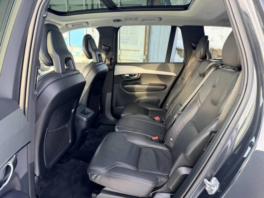 Grey Volvo XC90 2017 in Riga, with an engine capacity of 2.00 L and mileage of 168 thousand km for 23995 €, photo 10 on AUTOMOTO.COM.LV