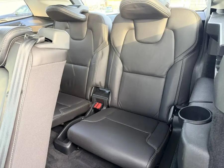 Grey Volvo XC90 2017 in Riga, with an engine capacity of 2.00 L and mileage of 168 thousand km for 23995 €, photo 11 on AUTOMOTO.COM.LV