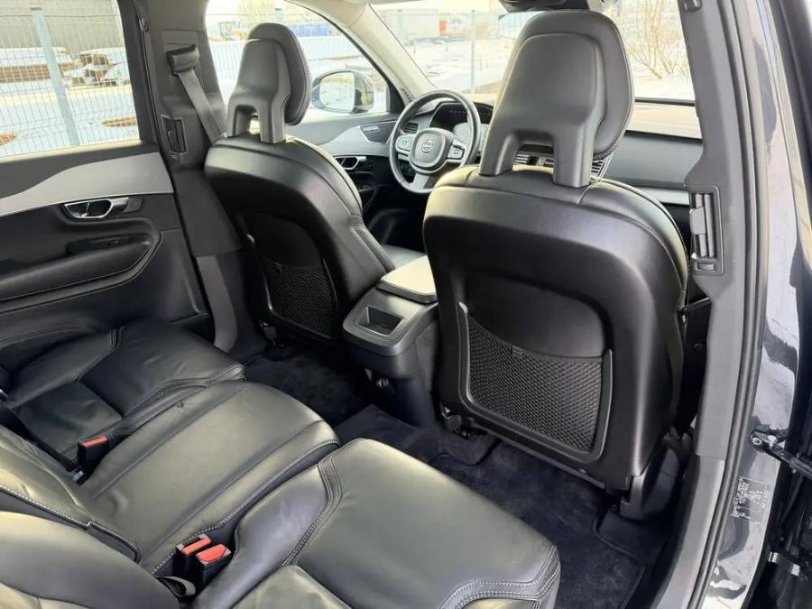 Grey Volvo XC90 2017 in Riga, with an engine capacity of 2.00 L and mileage of 168 thousand km for 23995 €, photo 16 on AUTOMOTO.COM.LV