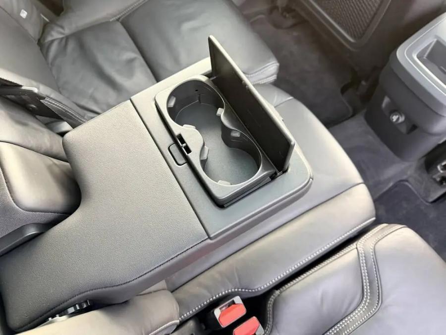 Grey Volvo XC90 2017 in Riga, with an engine capacity of 2.00 L and mileage of 168 thousand km for 23995 €, photo 17 on AUTOMOTO.COM.LV