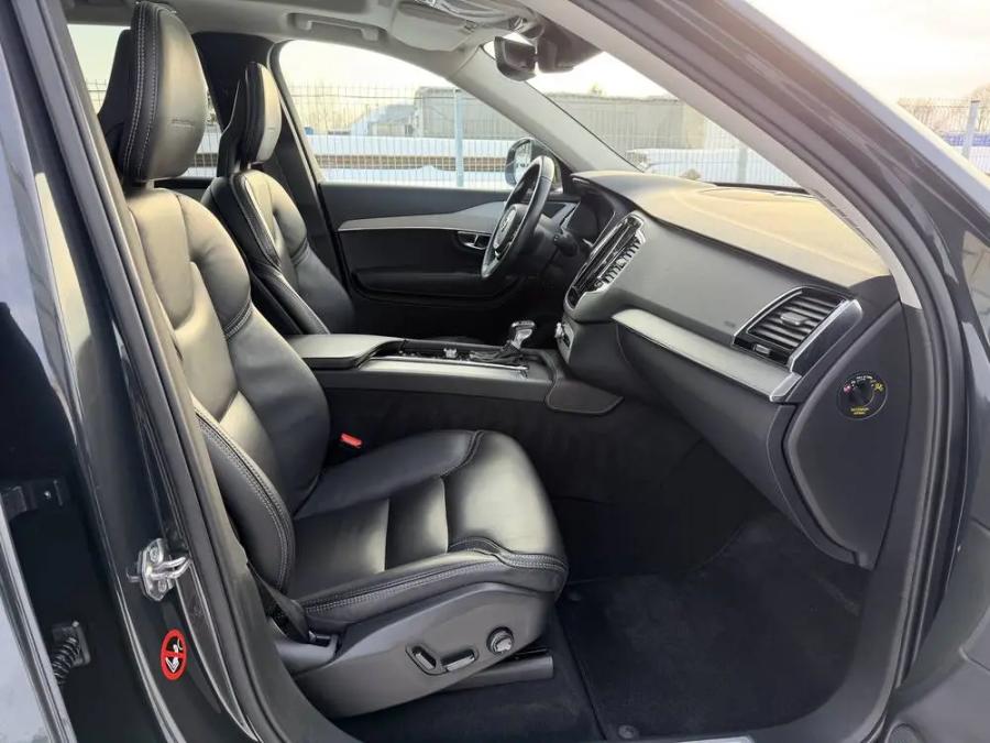 Grey Volvo XC90 2017 in Riga, with an engine capacity of 2.00 L and mileage of 168 thousand km for 23995 €, photo 19 on AUTOMOTO.COM.LV