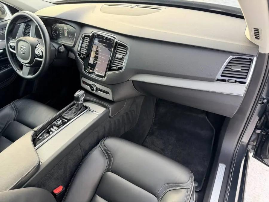 Grey Volvo XC90 2017 in Riga, with an engine capacity of 2.00 L and mileage of 168 thousand km for 23995 €, photo 20 on AUTOMOTO.COM.LV
