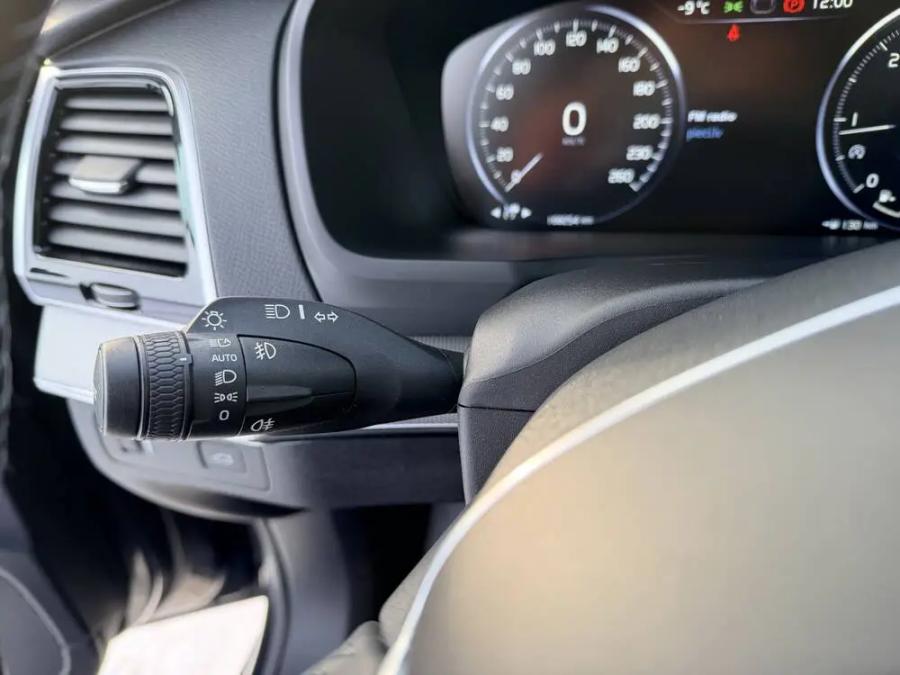 Grey Volvo XC90 2017 in Riga, with an engine capacity of 2.00 L and mileage of 168 thousand km for 23995 €, photo 26 on AUTOMOTO.COM.LV