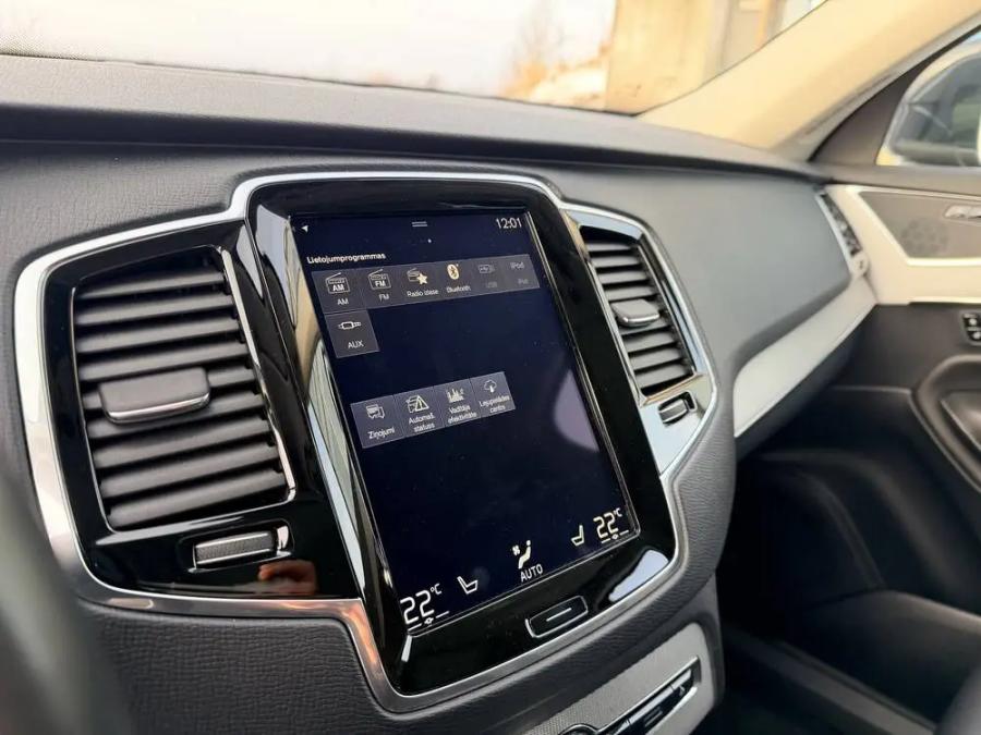 Grey Volvo XC90 2017 in Riga, with an engine capacity of 2.00 L and mileage of 168 thousand km for 23995 €, photo 28 on AUTOMOTO.COM.LV