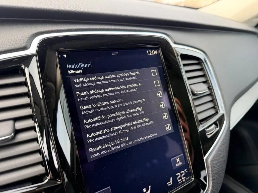 Grey Volvo XC90 2017 in Riga, with an engine capacity of 2.00 L and mileage of 168 thousand km for 23995 €, photo 33 on AUTOMOTO.COM.LV