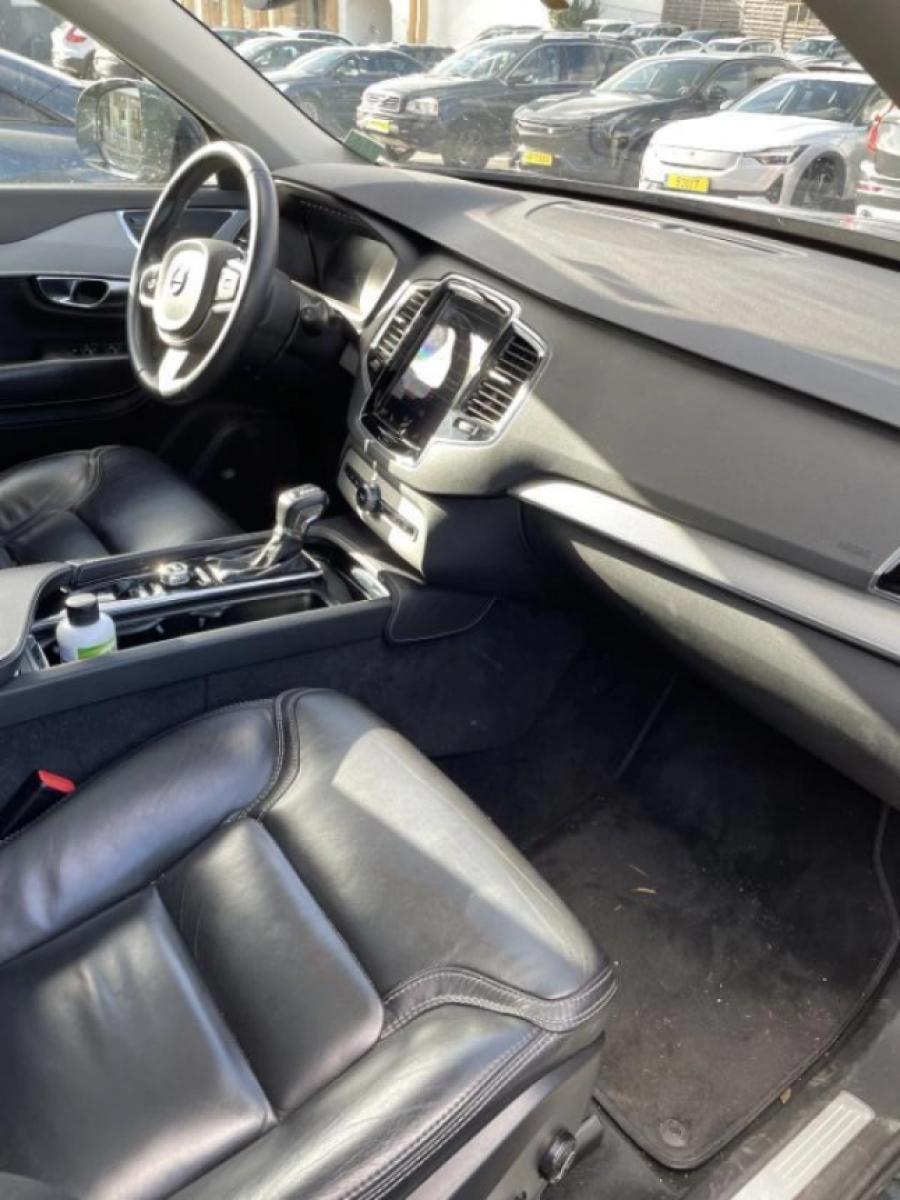 Grey Volvo XC90 2017 in Riga, with an engine capacity of 2.00 L and mileage of 167 thousand km for 23995 €, photo 7 on AUTOMOTO.COM.LV