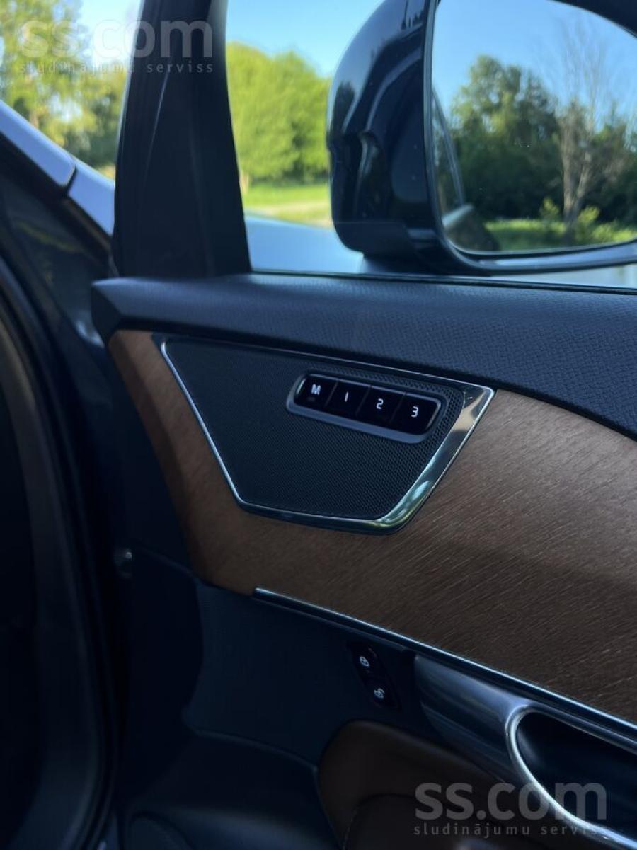 Grey Volvo XC90 2017 in Riga, with an engine capacity of 2.00 L and mileage of 250 thousand km for 23100 €, photo 11 on AUTOMOTO.COM.LV