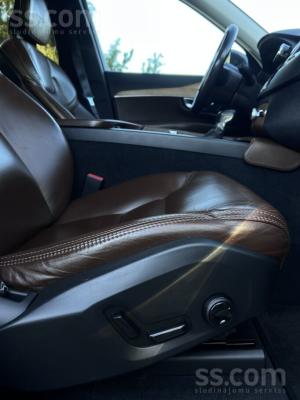 Grey Volvo XC90 2017 in Riga, with an engine capacity of 2.00 L and mileage of 250 thousand km for 23100 €, photo 12 on AUTOMOTO.COM.LV