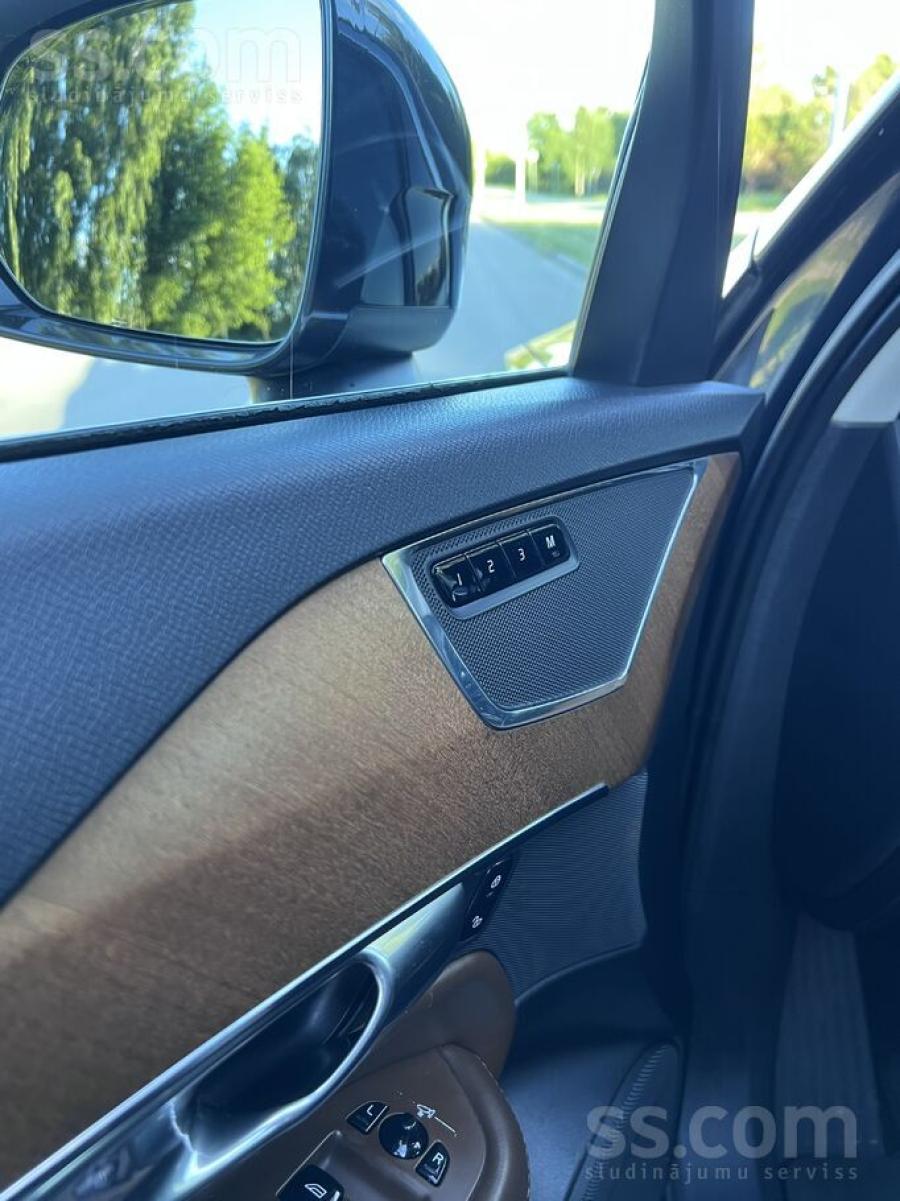 Grey Volvo XC90 2017 in Riga, with an engine capacity of 2.00 L and mileage of 250 thousand km for 23100 €, photo 14 on AUTOMOTO.COM.LV