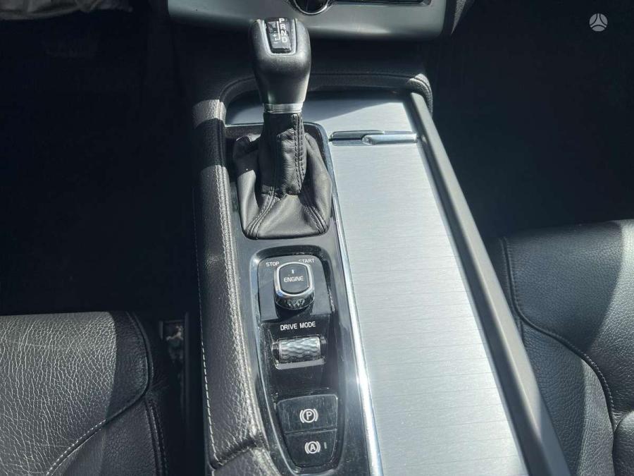 Pelēks Volvo XC90 2017 Kauņa, ar dzinēja tilpumu 1.97 L un nobraukumu 313 tūkst. km par 7400 €, foto 24 vietnē AUTOMOTO.COM.LV
