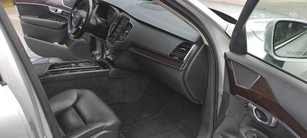 Grey Volvo XC90 2017 in Kaunas, with an engine capacity of 1.97 L and mileage of 122 thousand km for 23200 €, photo 8 on AUTOMOTO.COM.LV