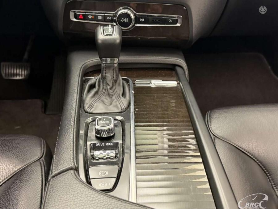 Grey Volvo XC90 2017 in Vilnius, with an engine capacity of 1.97 L and mileage of 280 thousand km for 13900 €, photo 21 on AUTOMOTO.COM.LV