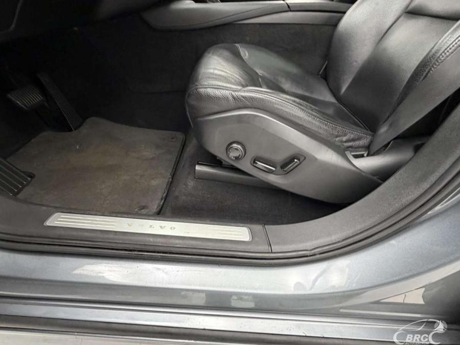 Grey Volvo XC90 2017 in Vilnius, with an engine capacity of 1.97 L and mileage of 280 thousand km for 13900 €, photo 26 on AUTOMOTO.COM.LV