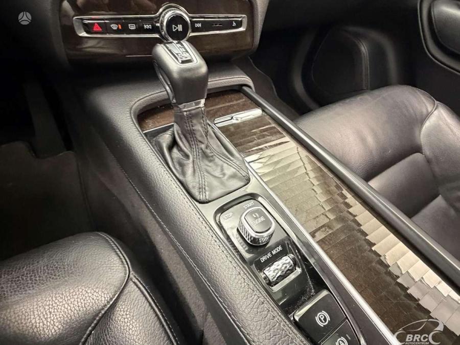 Grey Volvo XC90 2017 in Vilnius, with an engine capacity of 1.97 L and mileage of 280 thousand km for 13900 €, photo 30 on AUTOMOTO.COM.LV