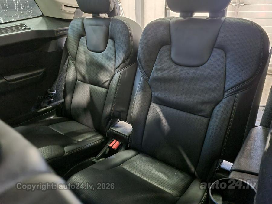 Grey Volvo XC90 2017 in Tartu, with an engine capacity of 2.00 L and mileage of 220 thousand km for 25500 €, photo 21 on AUTOMOTO.COM.LV