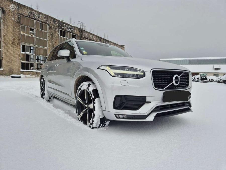 Grey Volvo XC90 2018 in Silute, with an engine capacity of 1.97 L and mileage of 215 thousand km for 18999 €, photo 1 on AUTOMOTO.COM.LV