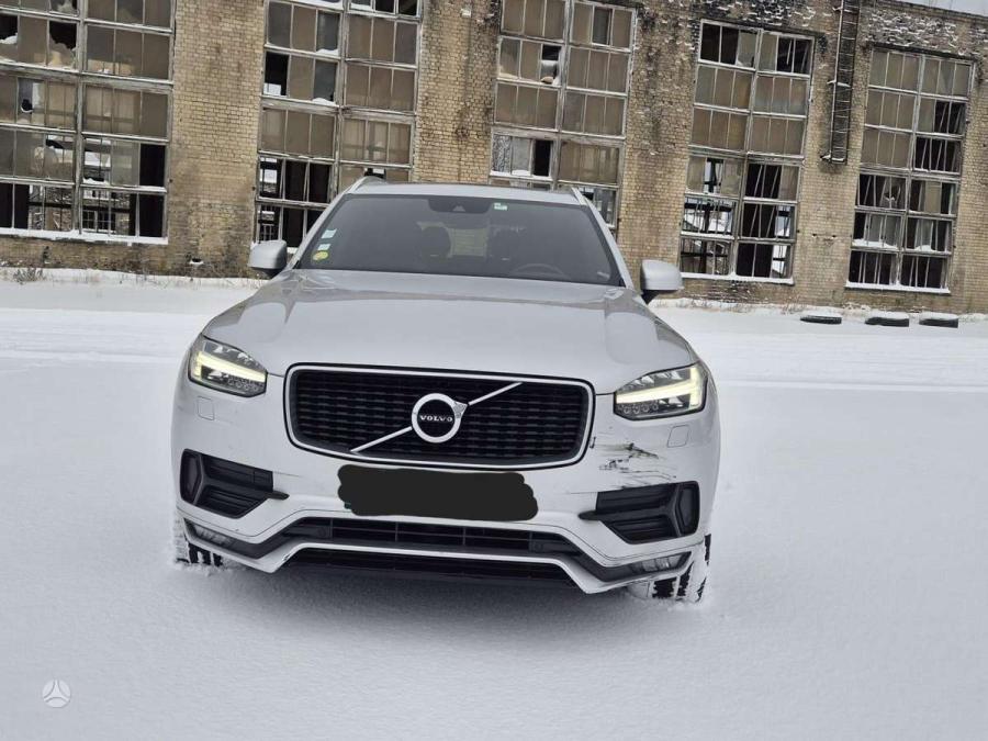 Grey Volvo XC90 2018 in Silute, with an engine capacity of 1.97 L and mileage of 215 thousand km for 18999 €, photo 6 on AUTOMOTO.COM.LV