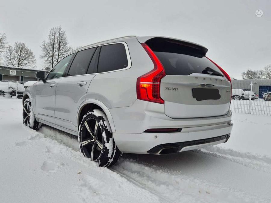 Grey Volvo XC90 2018 in Silute, with an engine capacity of 1.97 L and mileage of 215 thousand km for 18999 €, photo 7 on AUTOMOTO.COM.LV