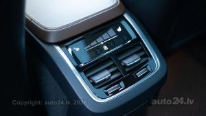 Grey Volvo XC90 2018 in Tallinn, with an engine capacity of 2.00 L and mileage of 173 thousand km for 28000 €, photo 15 on AUTOMOTO.COM.LV
