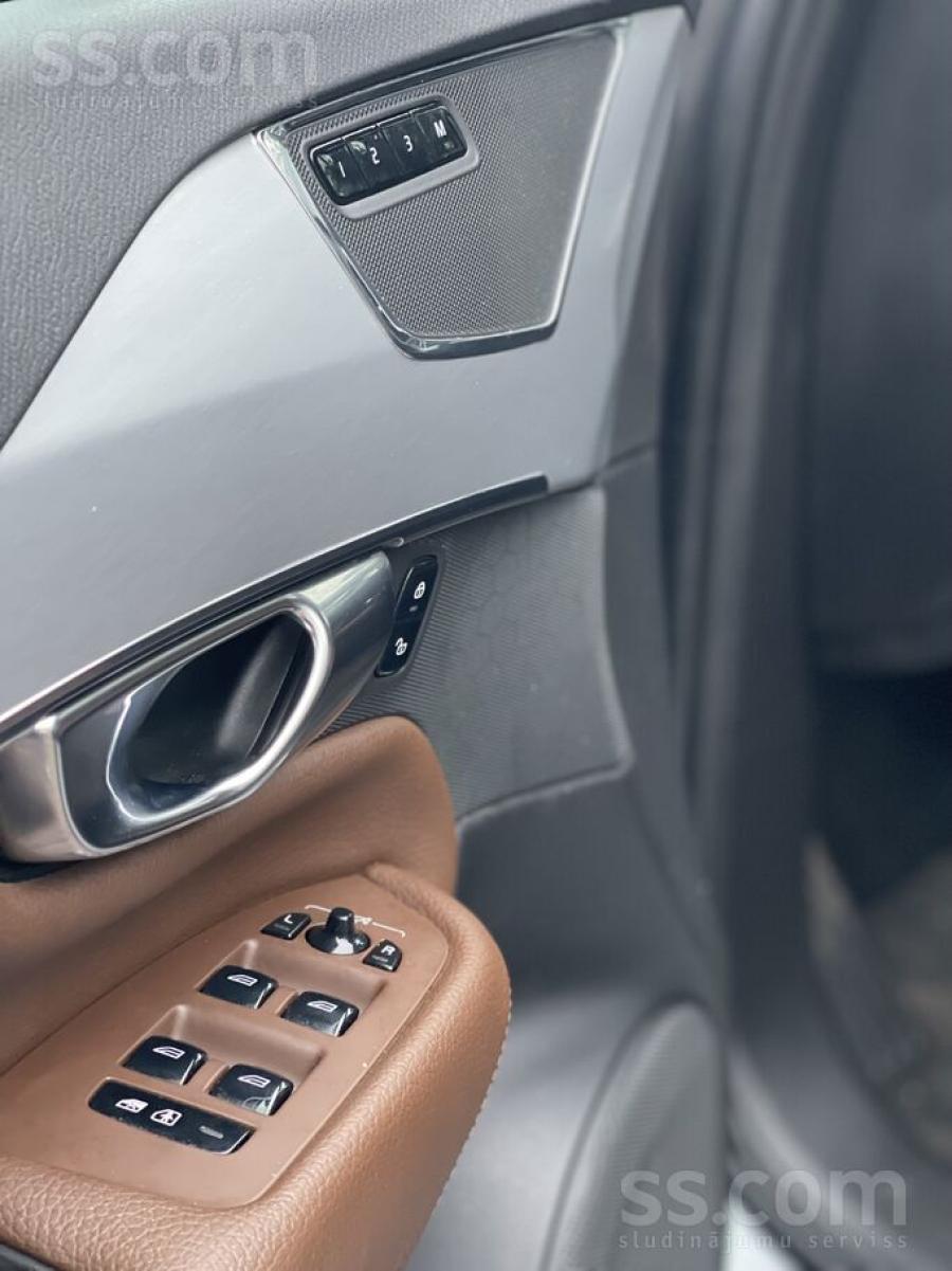 Grey Volvo XC90 2018 in Riga, with an engine capacity of 2.00 L and mileage of 0 thousand km for 27900 €, photo 17 on AUTOMOTO.COM.LV