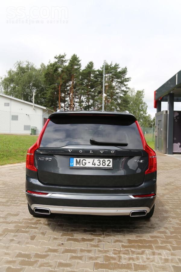 Pelēks Volvo XC90 2018 Rīga, ar dzinēja tilpumu 2.00 L un nobraukumu 138 tūkst. km par 29800 €, foto 2 vietnē AUTOMOTO.COM.LV