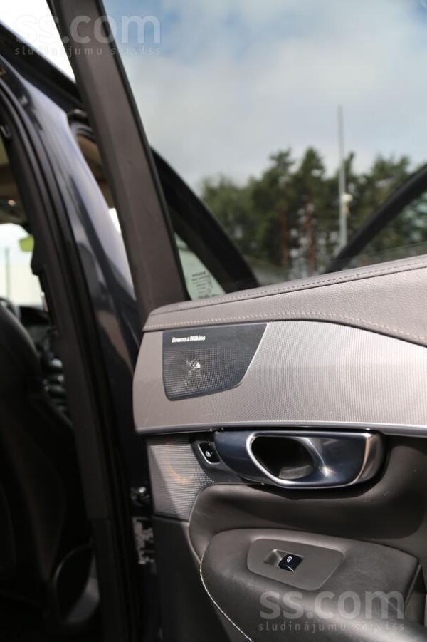 Grey Volvo XC90 2018 in Riga, with an engine capacity of 2.00 L and mileage of 138 thousand km for 29800 €, photo 7 on AUTOMOTO.COM.LV