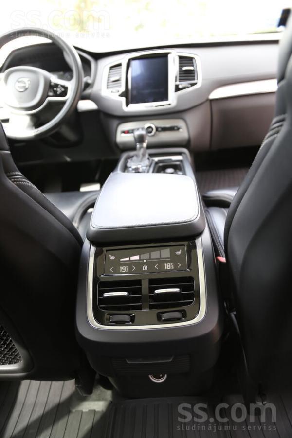 Grey Volvo XC90 2018 in Riga, with an engine capacity of 2.00 L and mileage of 138 thousand km for 29800 €, photo 8 on AUTOMOTO.COM.LV