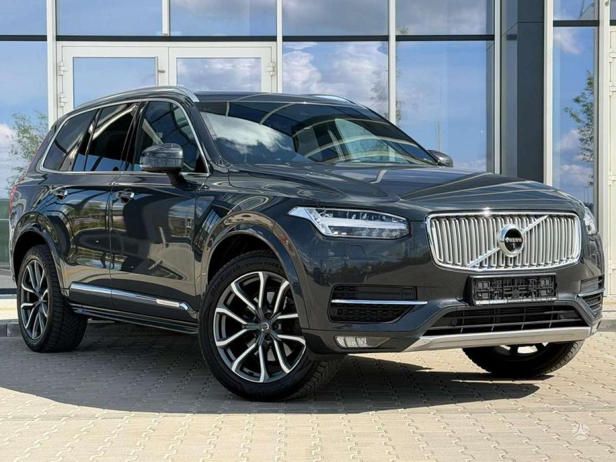 Grey Volvo XC90 2018 in Vilnius, with an engine capacity of 1.97 L and mileage of 248 thousand km for 24800 €, photo 1 on AUTOMOTO.COM.LV