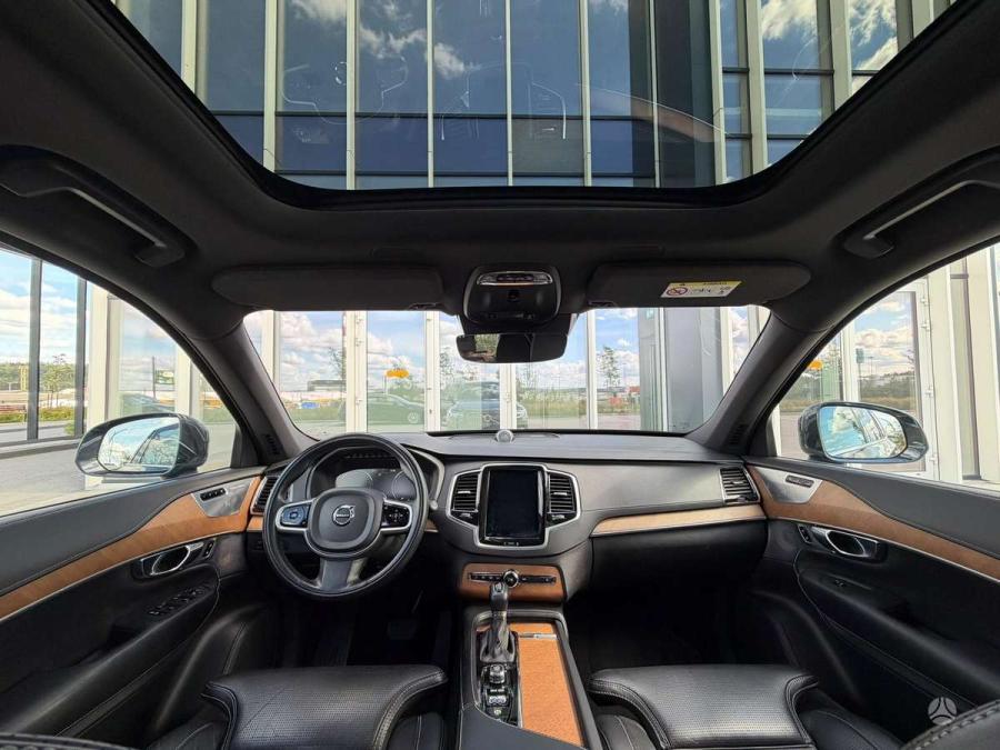 Grey Volvo XC90 2018 in Vilnius, with an engine capacity of 1.97 L and mileage of 248 thousand km for 24800 €, photo 7 on AUTOMOTO.COM.LV