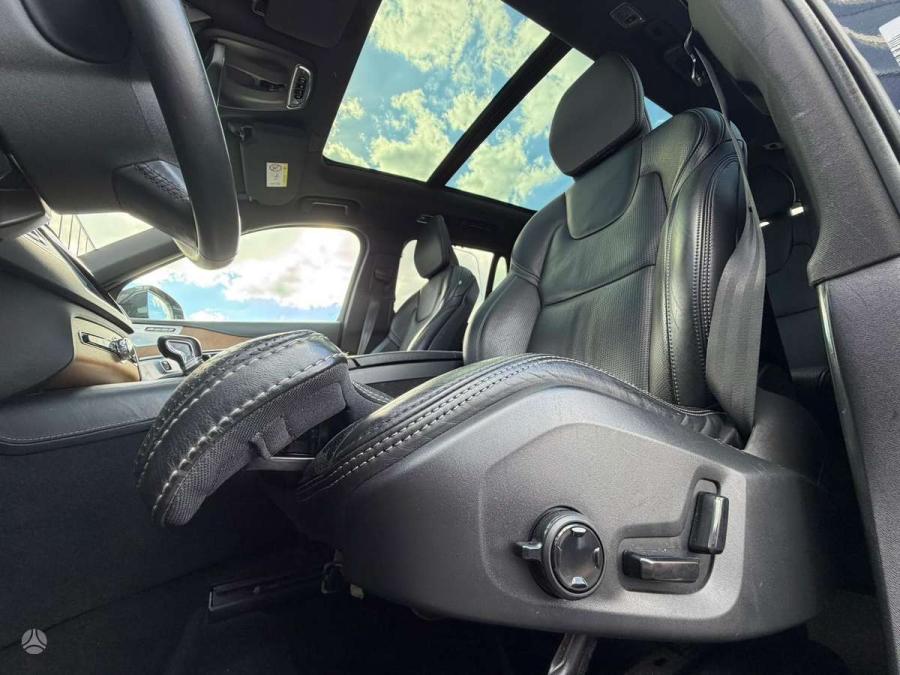 Grey Volvo XC90 2018 in Vilnius, with an engine capacity of 1.97 L and mileage of 248 thousand km for 24800 €, photo 9 on AUTOMOTO.COM.LV
