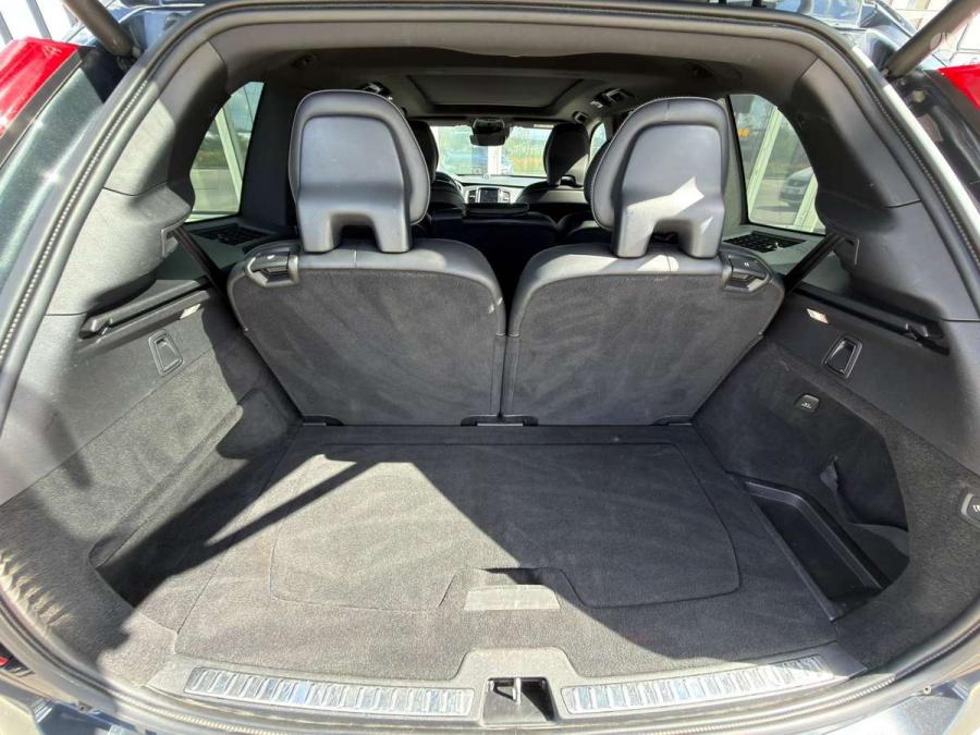 Grey Volvo XC90 2018 in Vilnius, with an engine capacity of 1.97 L and mileage of 248 thousand km for 24800 €, photo 23 on AUTOMOTO.COM.LV