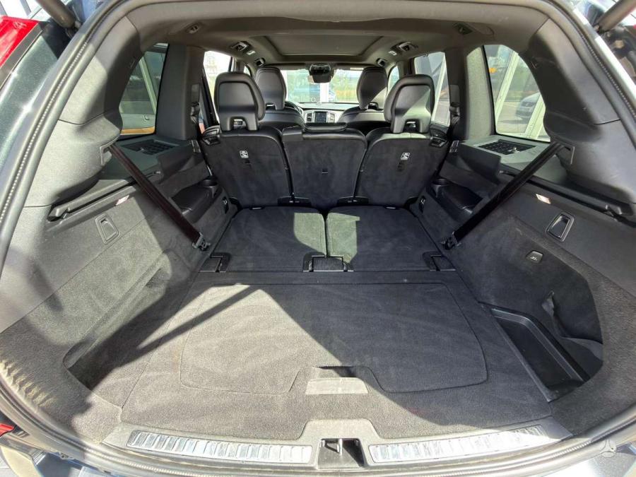Grey Volvo XC90 2018 in Vilnius, with an engine capacity of 1.97 L and mileage of 248 thousand km for 24800 €, photo 24 on AUTOMOTO.COM.LV